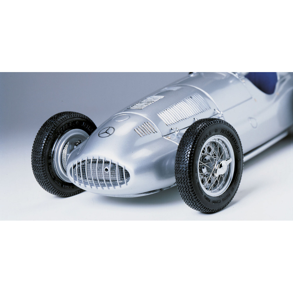 M018 1:18 Scale Mercedes-Benz W165 1939 Exquisite Model Collector